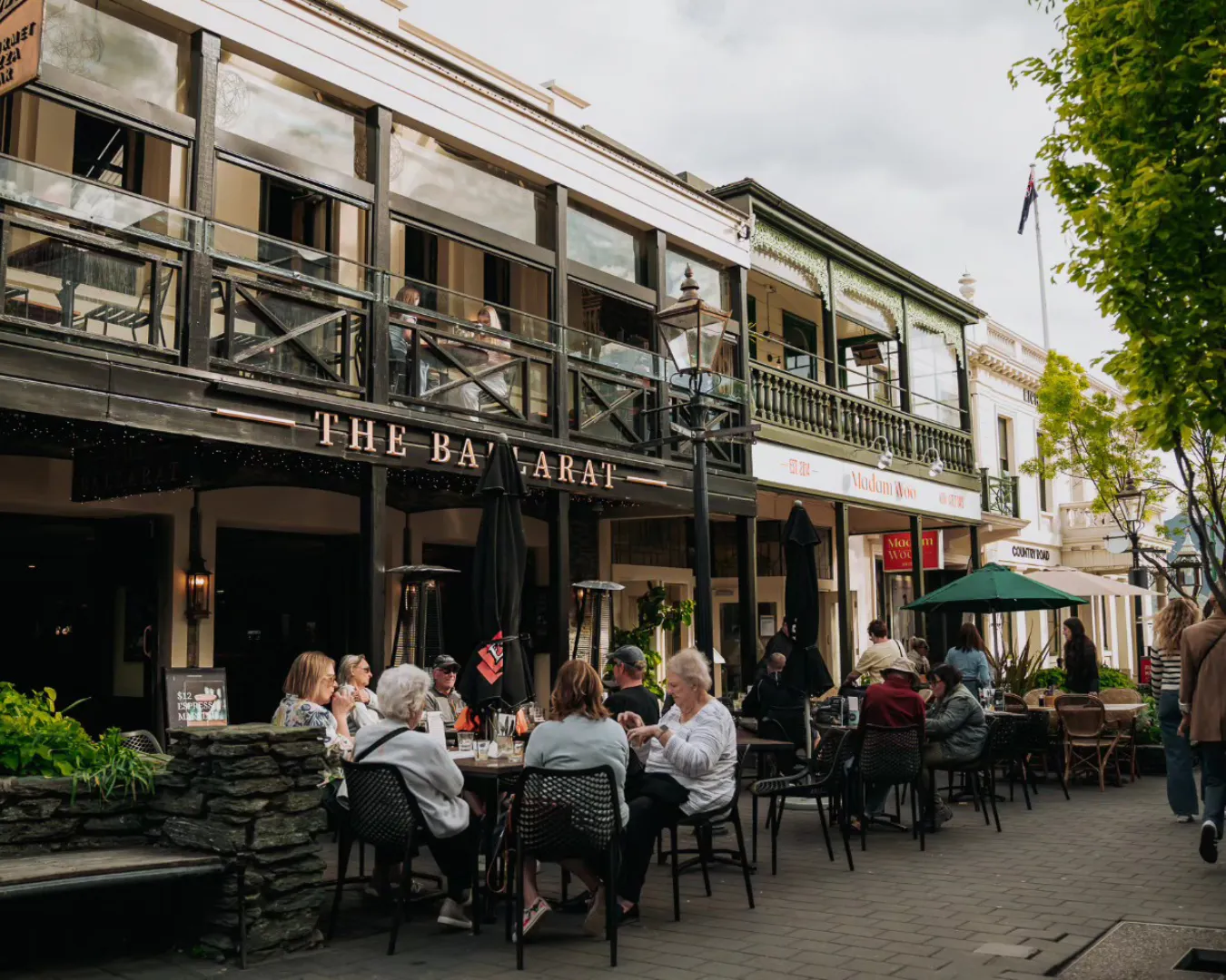 The Best Bars In Queenstown For Classy Sips And Late Nights | URBAN ...