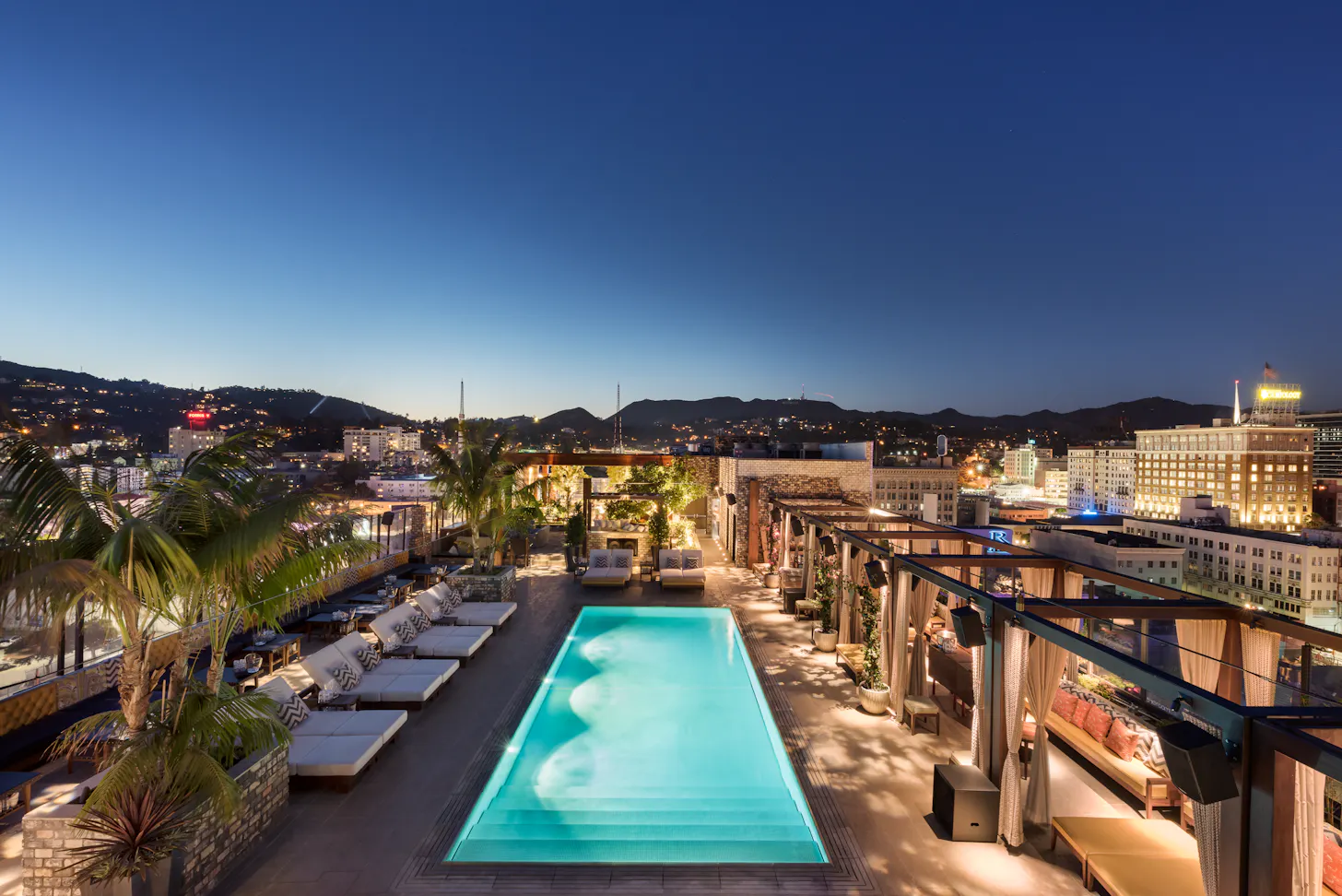 These Sky High Rooftop Bars Are The Perfect Spots To Catch The Iconic ...