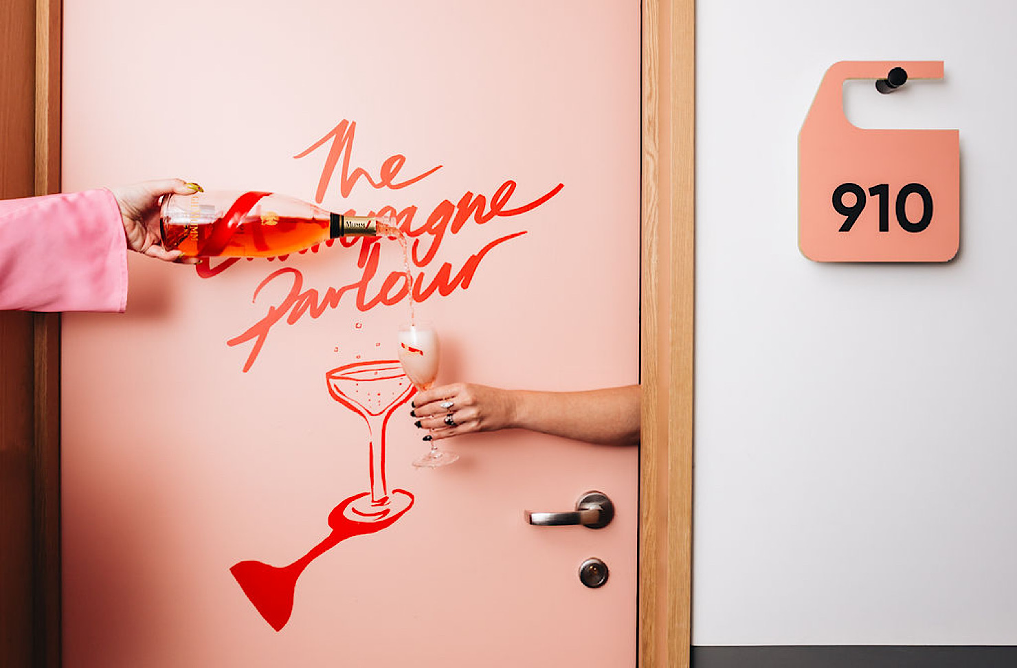 QT Queenstown’s Champagne Parlour Is Popping Off | URBAN LIST NEW ZEALAND QT Queenstown’s Champagne Parlour Is Popping Off | URBAN LIST NEW ZEALAND