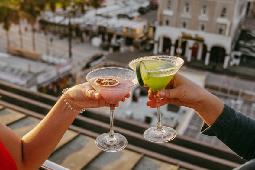 These Sky High Rooftop Bars Are The Perfect Spots To Catch The Iconic ...