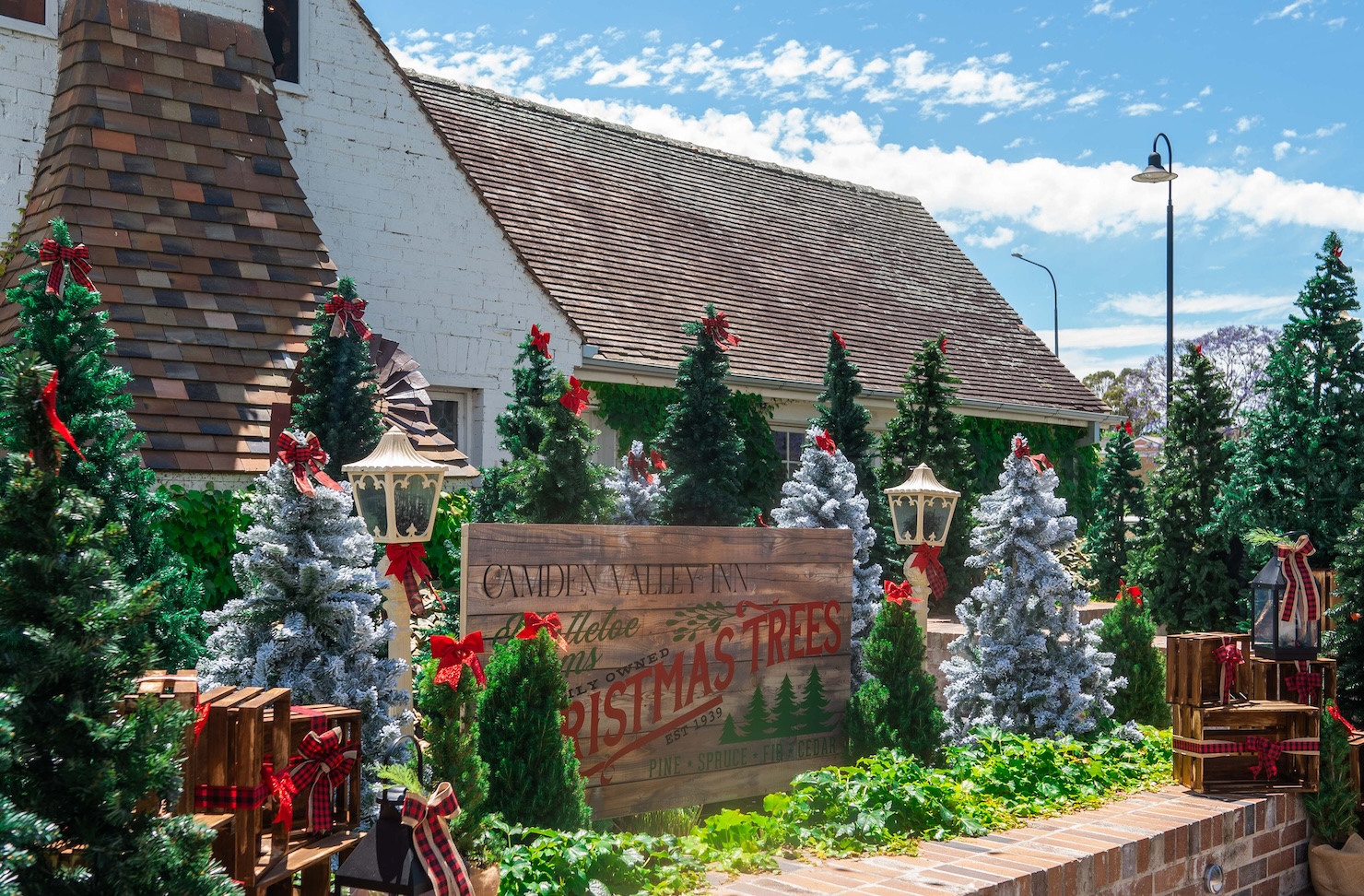 This Sydney Pub Is Hosting Festive Snowfalls Every Day Until Christmas ...