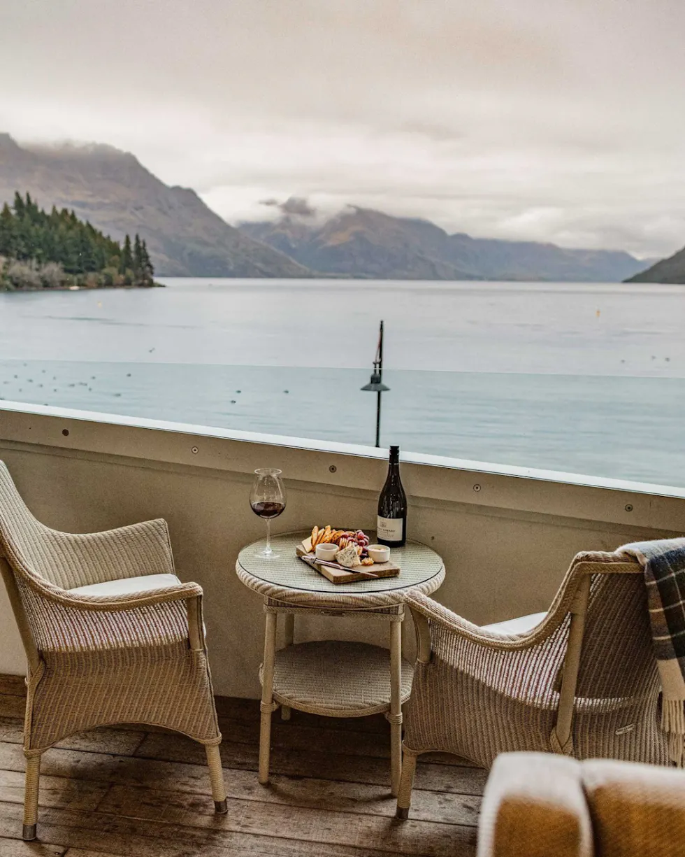The Best Bars In Queenstown For Classy Sips And Late Nights | URBAN ...