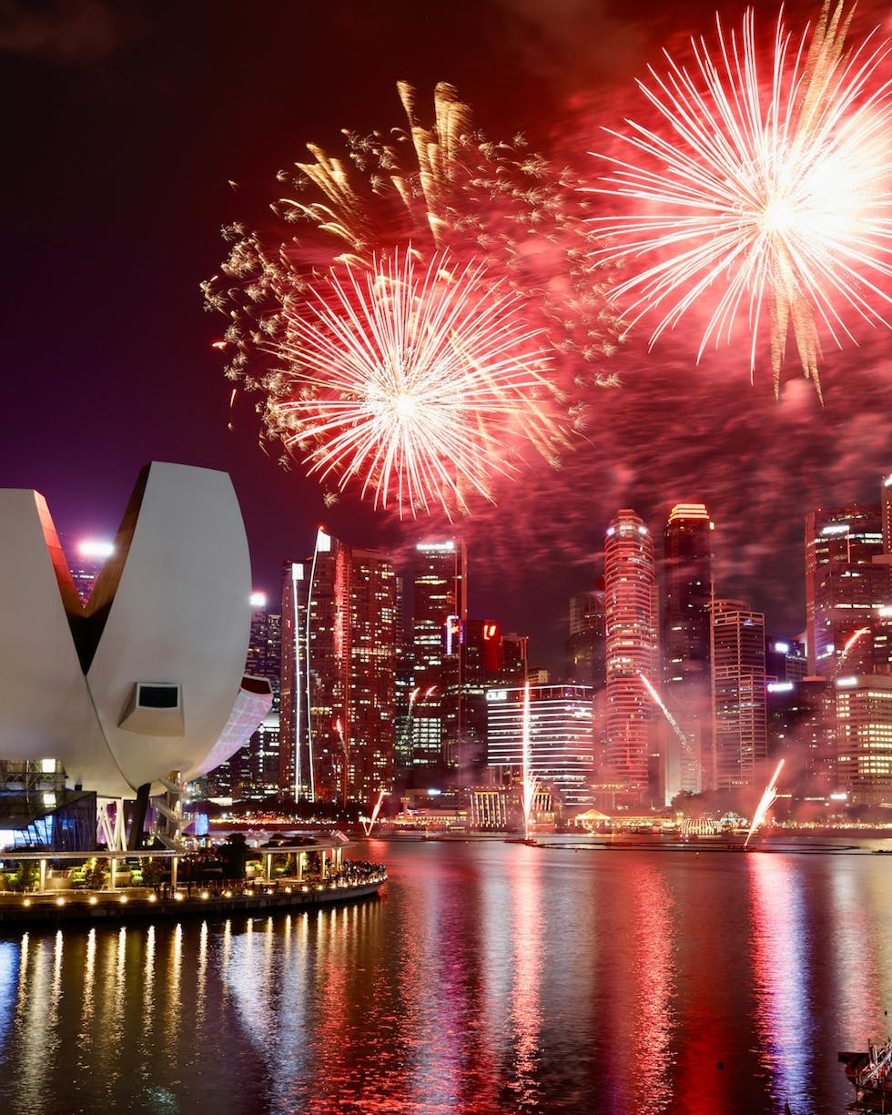 Best Places To Catch The New Year's Eve Fireworks In Singapore | URBAN ...