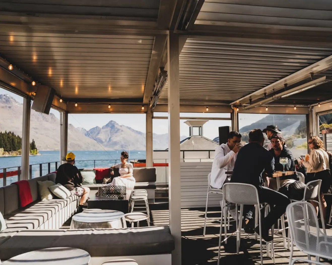 The Best Bars In Queenstown For Classy Sips And Late Nights | URBAN ...