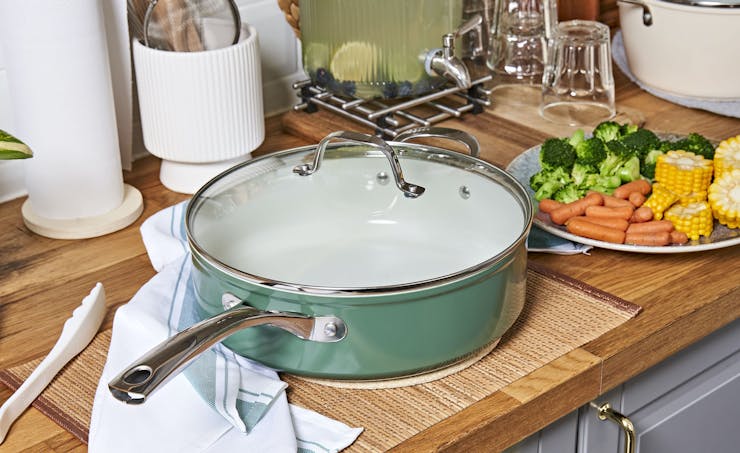 Add A Little Colour To Your Cookware With This Fresh New Ceramic Coated ...