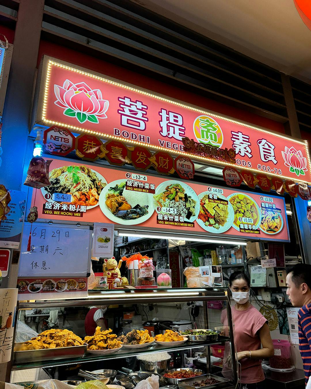 A First-Timer's Guide To Navigating Singapore’s Hawker Markets | URBAN LIST