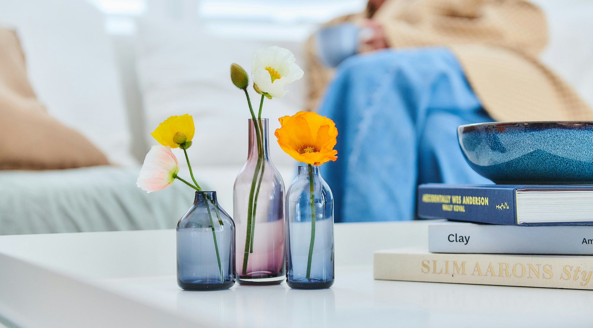 4 Inexpensive Ways To Make Your Living Room A Luxurious Space To Hang ...