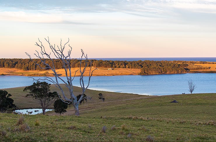 Soak Up The Serenity At 12 Of The Most Beautiful Lakes In NSW | URBAN ...